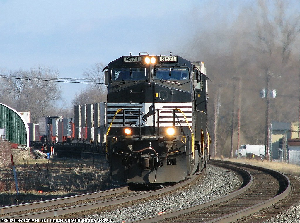 NS 9571 23K 1:54 pm long view